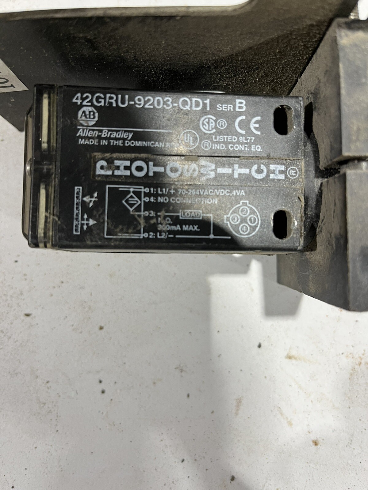 ALLEN BRADLEY PHOTOSWITCH PHOTOELECTRIC SENSOR 42GRU-9203-QD1 SER B | eBay