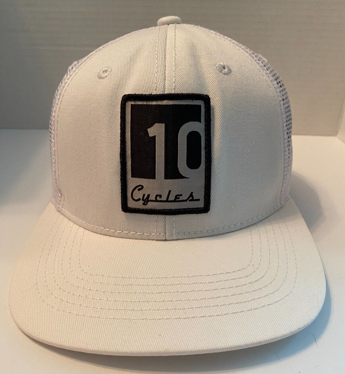 10 Cycles White Mesh Back Adjustable Snapback Hat Pat… - Gem