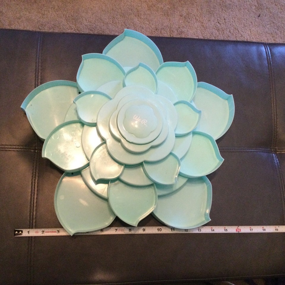 We R Memory Keepers Bloom Flower Craft organizer Storage,opens to 16 ...