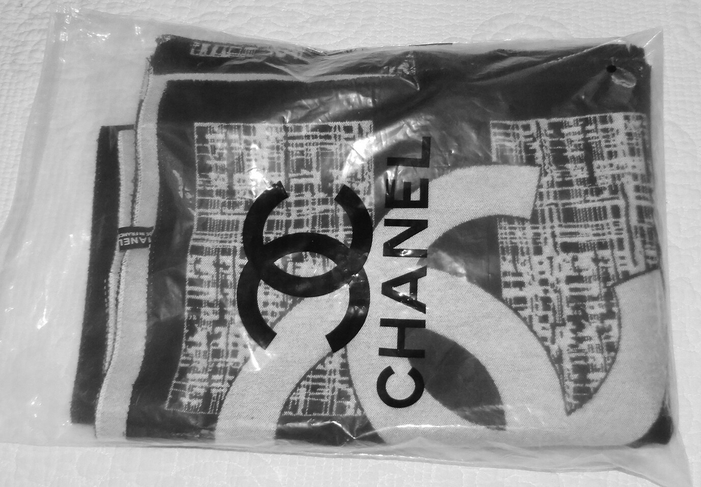 Authentic CHANEL Cashmere & Silk Scarf ~ BRAND NEW w/o tag~ Made in ...