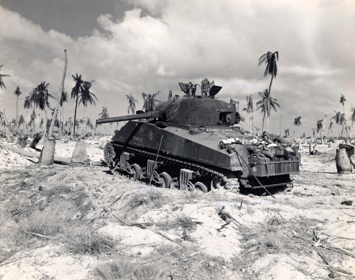 WW2 WWII Photo World War Two / USMC M4 Sherman Tank on Tarawa US Marines Pacific | eBay