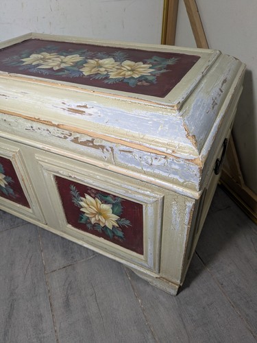 Vintage Hand Painted Shabby Chic Kitsch Cream Storage Trunk Chest ...