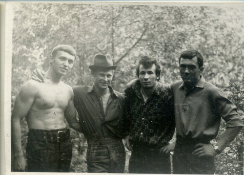 Gay Interest Weird photo Handsome man Guys Hug Muscle Beefcake Athlete ...