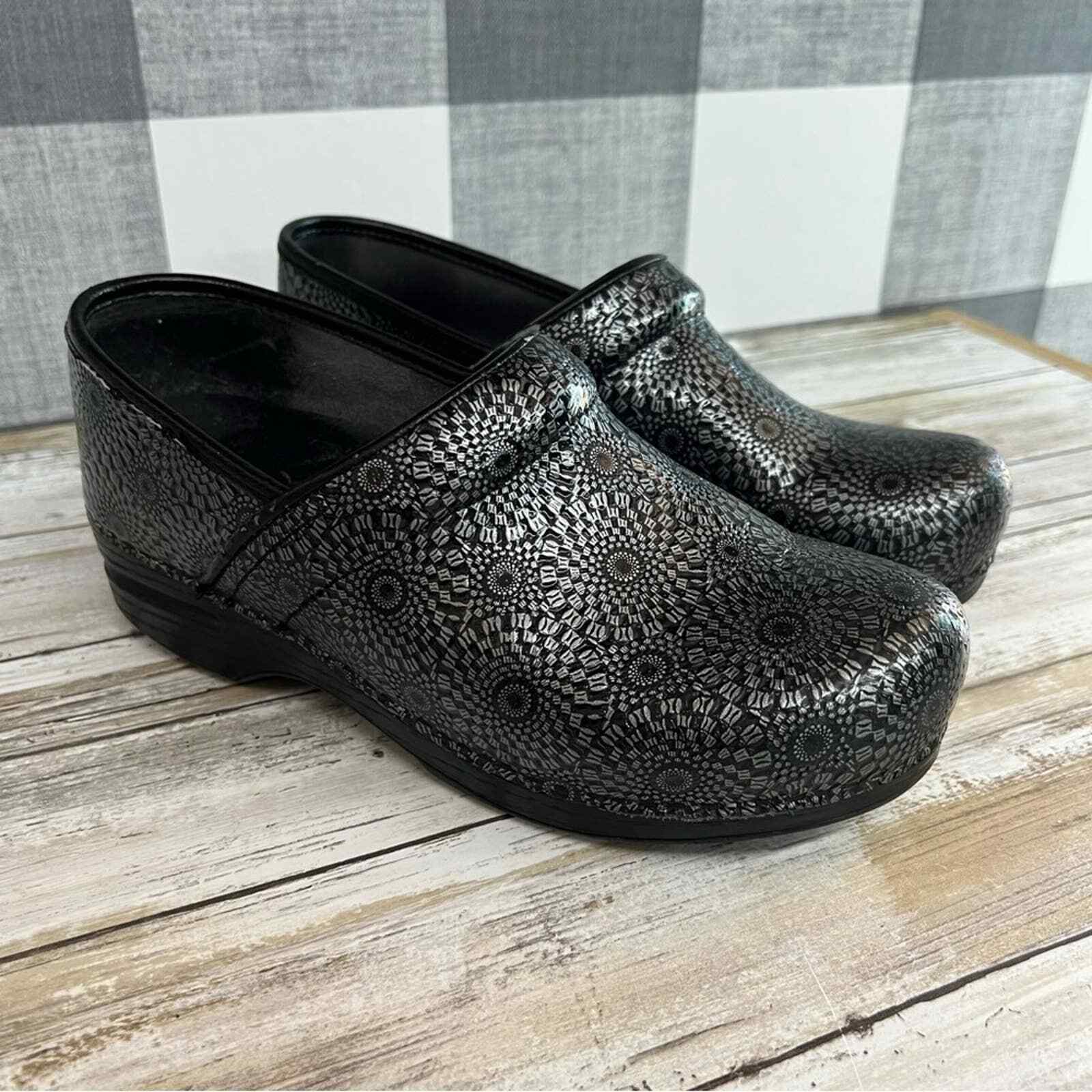 Dansko XP Metallic Medallion Clog Woman Size 39 - Gem