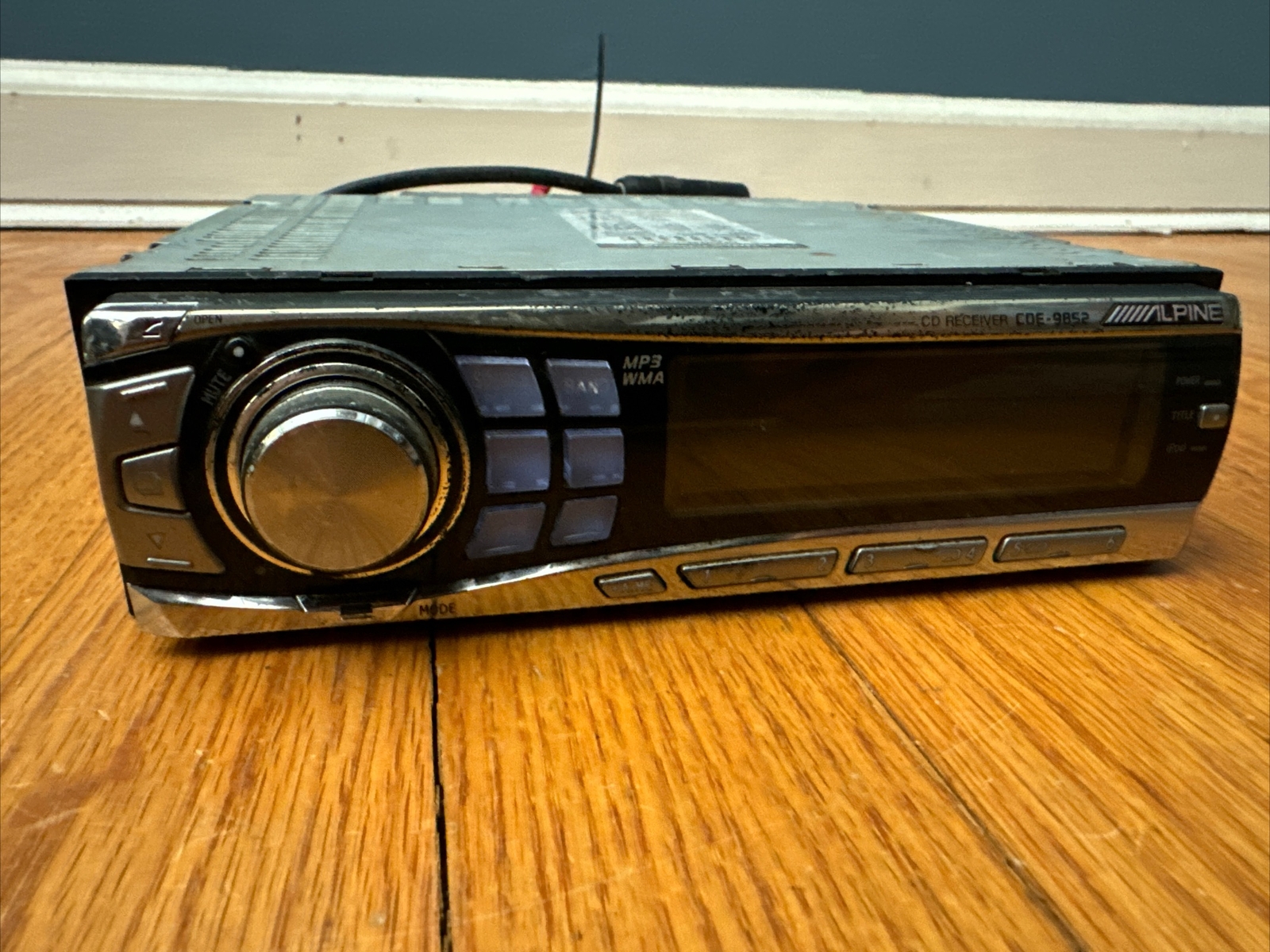 Alpine CDE-9852 CD player MP3/WMA playback Old School AM/FM Radio ...