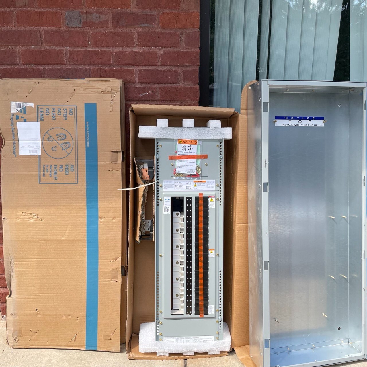 EATON PRL2x PANELBOARD 3PH 4W 42 Cir NEMA 1 Indoor 48 x 20 in 225 AMP ...