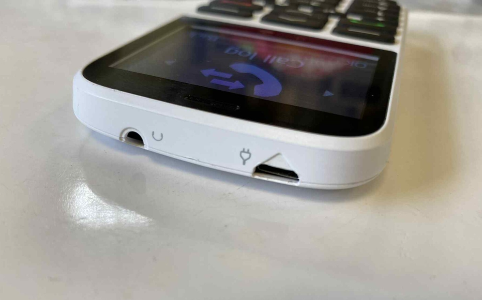 Doro 1370 (DFB-0210) Mobile Phone (Unlocked) BIG Keypad SOS Seniors ...