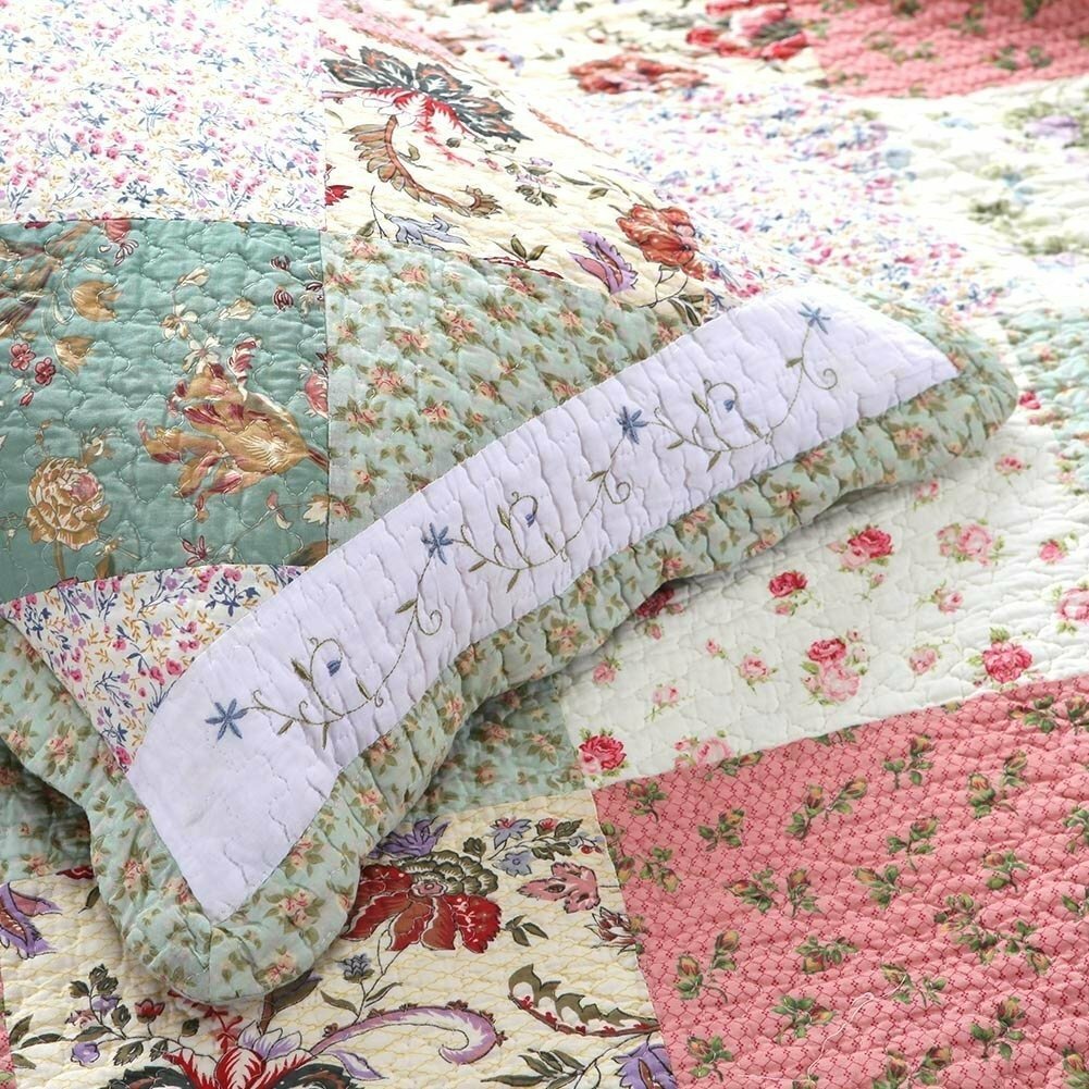 BEAUTIFUL COTTAGE CHIC PATCHWORK SHABBY COZY PINK RED WHITE BLUE ROSE ...