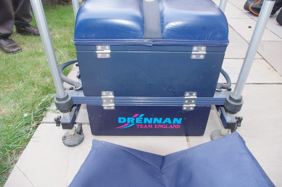 Matchbox Drennan Team England seat box with footplate & detachable base ...