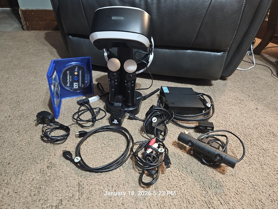 Playstation 4 1ST GEN VR HEADSET BUNDLE WITH CHARGING DOCK USED ...