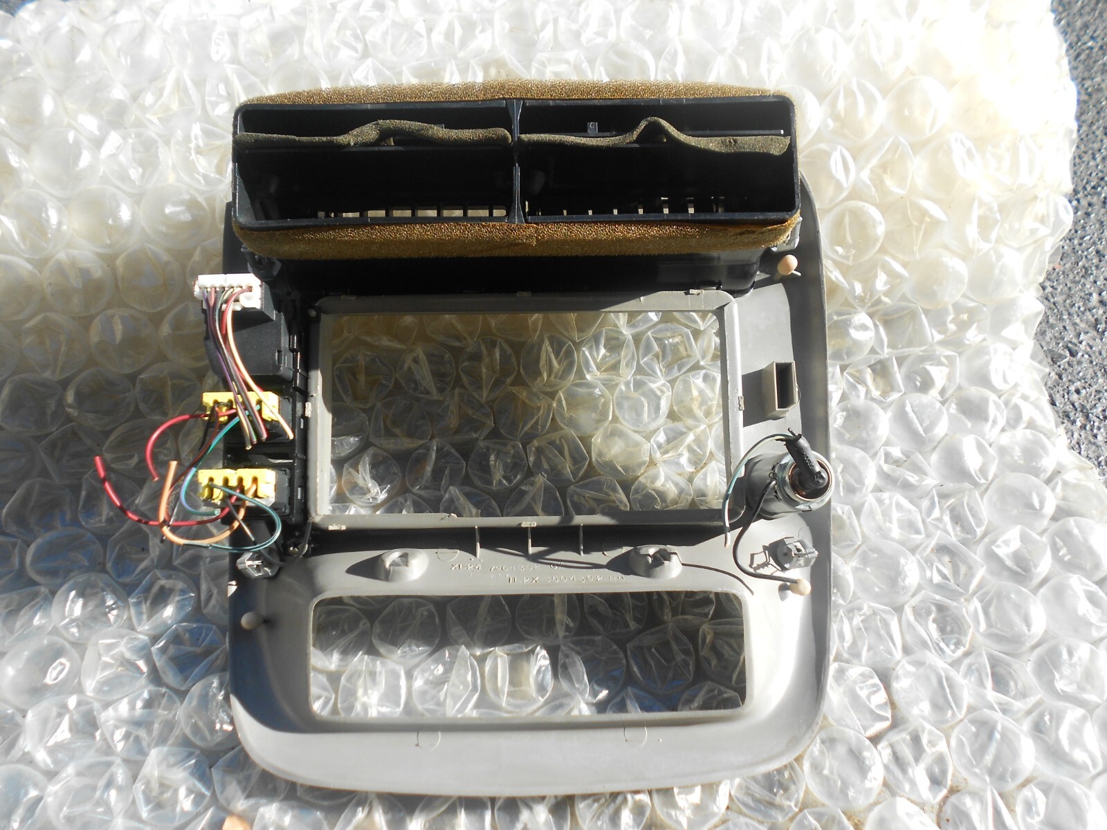 95-06 FORD RANGER FRONT CENTER DASH RADIO BEZEL HEATER CONTROL VENTS ...