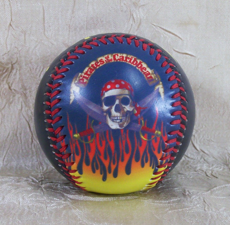 1 Disneyland & Walt Disney World 2 Pirates Of The Caribbean Collectible ...