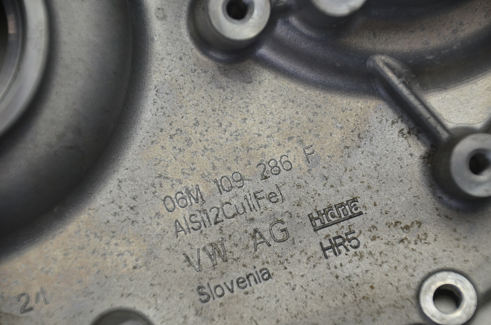 Audi A4 8W A5 F5 A6 A7 4K Q5 FY Deckel Rechts Zylinderkopf Haube ...