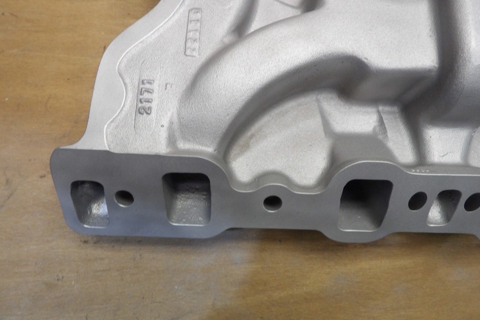 Ford 351 M 400 Modified Edelbrock Performer 2171 Intake Manifold ...