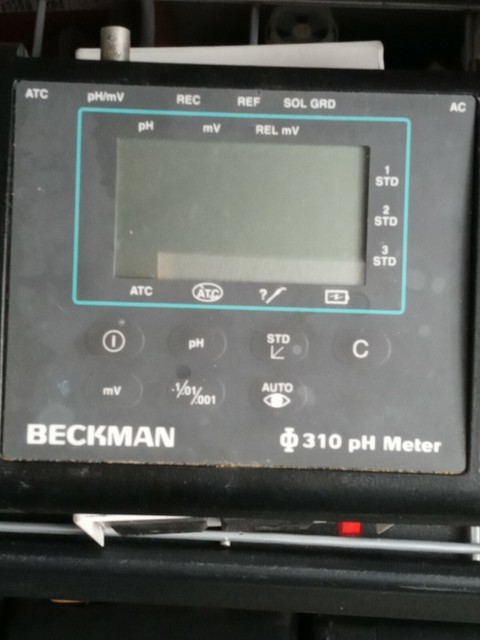 Beckman Coulter Phi 310 Benchtop Meter W/ Stand and Temperature Probe ...