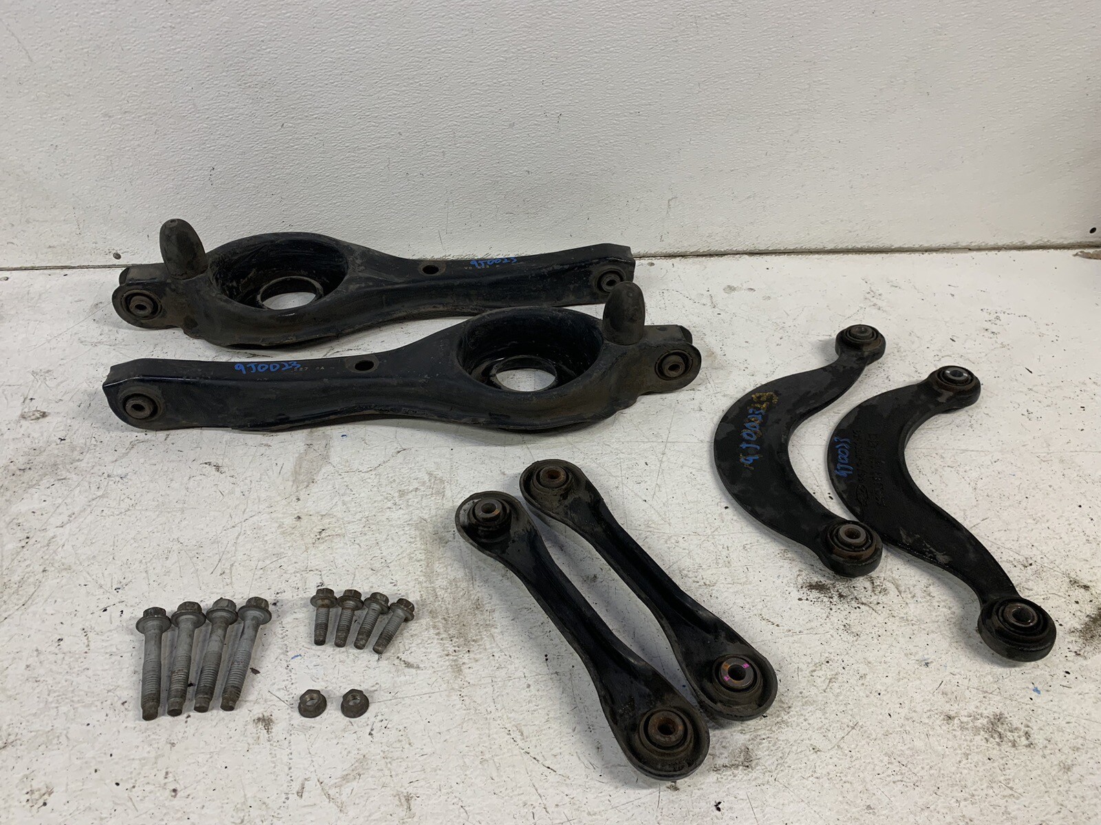 2007-2011 Ford Focus rear suspension coil spring mounts arms bolts ...