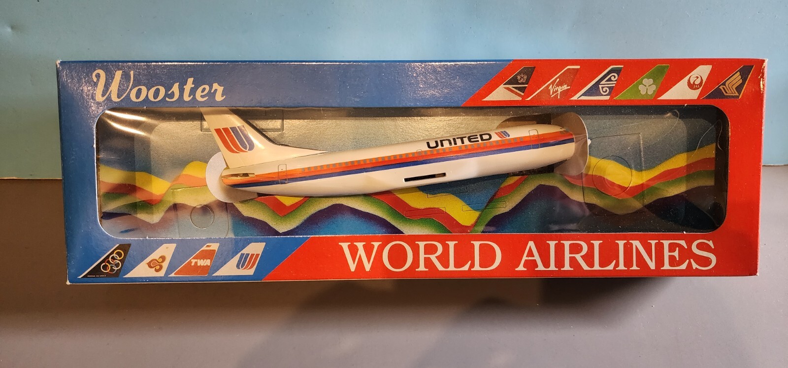 WOOSTER MODEL (W188) UNITED 737-300 (SAUL BASS SCHEME) 1:180 SCALE ...