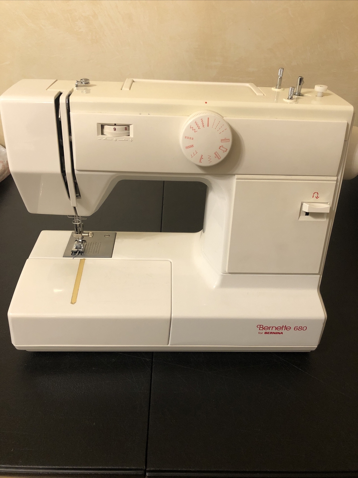 BERNETTE 680 FOR BERNINA SEWING MACHINE NO CORD AS IS ** (because no ...