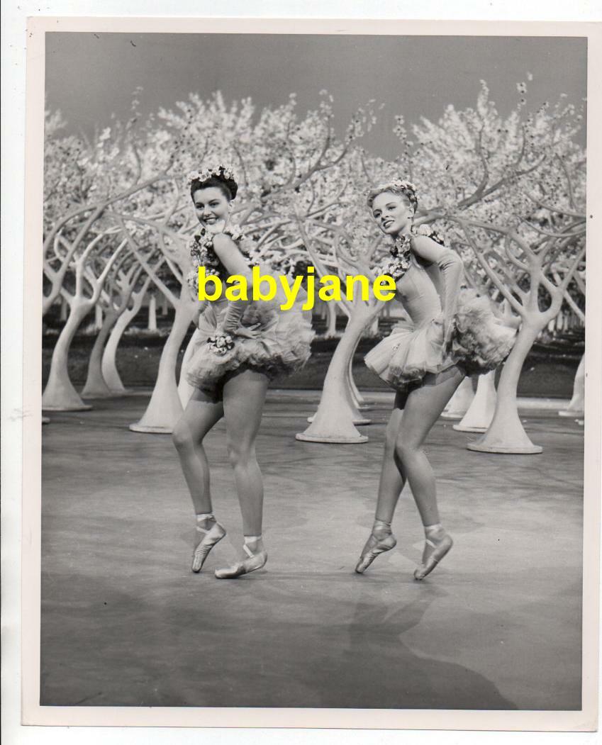CYD CHARISSE DEE TURNELL ORIG 8X10 PHOTO IN BALLET COSTUMES 1948 WORDS ...