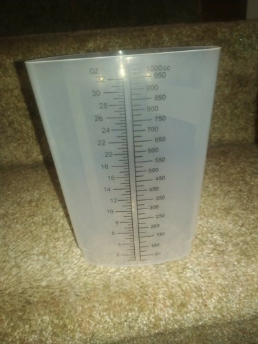 Qty. 10) *New* MEDEGEN, Triangular Graduated Measure Poly Beaker 32 oz ...