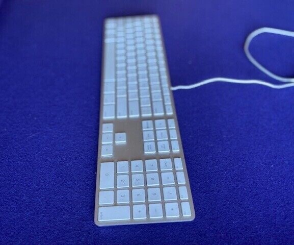 Apple Keyboard USB Wired With Numeric Keypad Model Number A1243 EMC ...