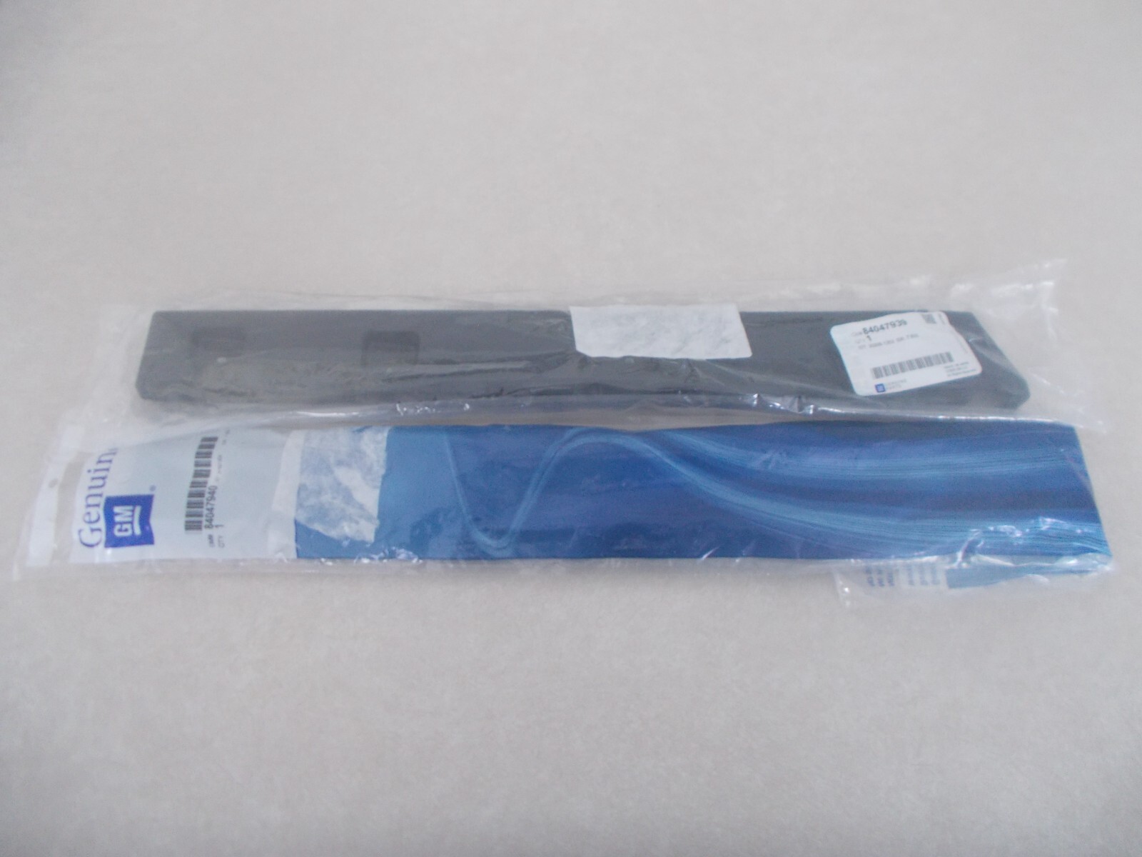 84047939 & 84047940 GM O.E. 16-18 Malibu Rear Bumper-Guide Bracket ...