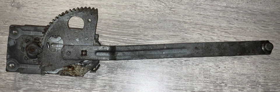 MORRIS MINOR FRONT WINDOW WINDER MECHANISM DRIVERS/OFFSIDE 2/4 DOOR ...