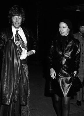 Richard Chamberlain and Juliet Prowse at the BBC tv studios. 1970 OLD ...
