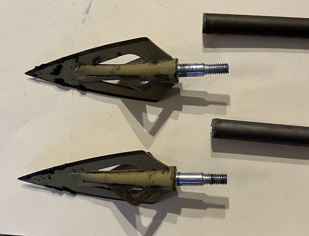 4- Fred Bear Archery Razorhead Broadheads 3- Bleeders 2- Wood Arrows w Feathers | eBay