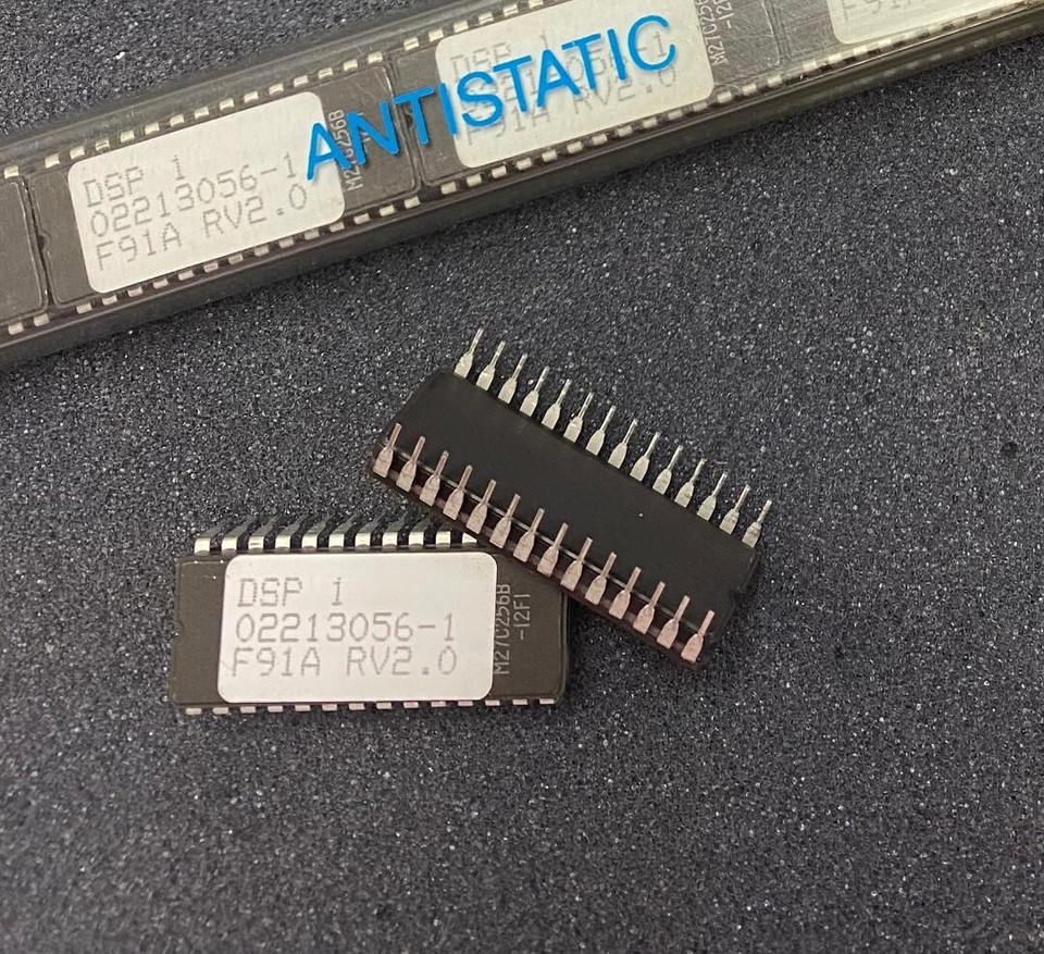 STMicroelectronics M27C256B-12F1 27C256 UVPROM 32KX8 120ns CMOS CDIP28 ...