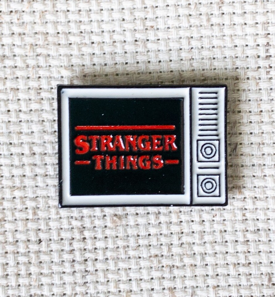 Stranger Things Enamel Needle Minder, TV Fridge Magnet, Magnetic Lapel ...