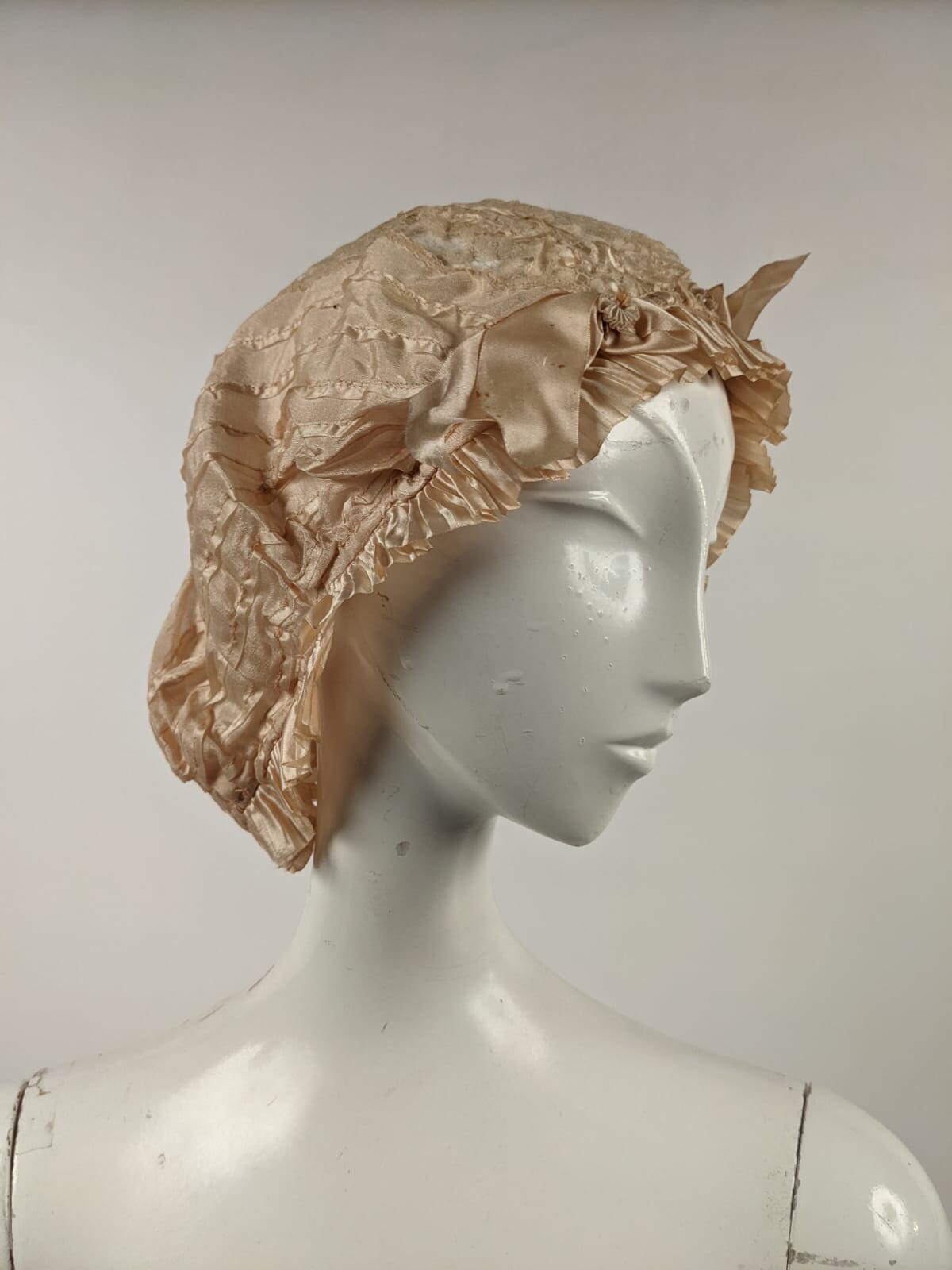 ANTIQUE EDWARDIAN SILK & LACE BED BONNET W RUFFLE EDG… - Gem