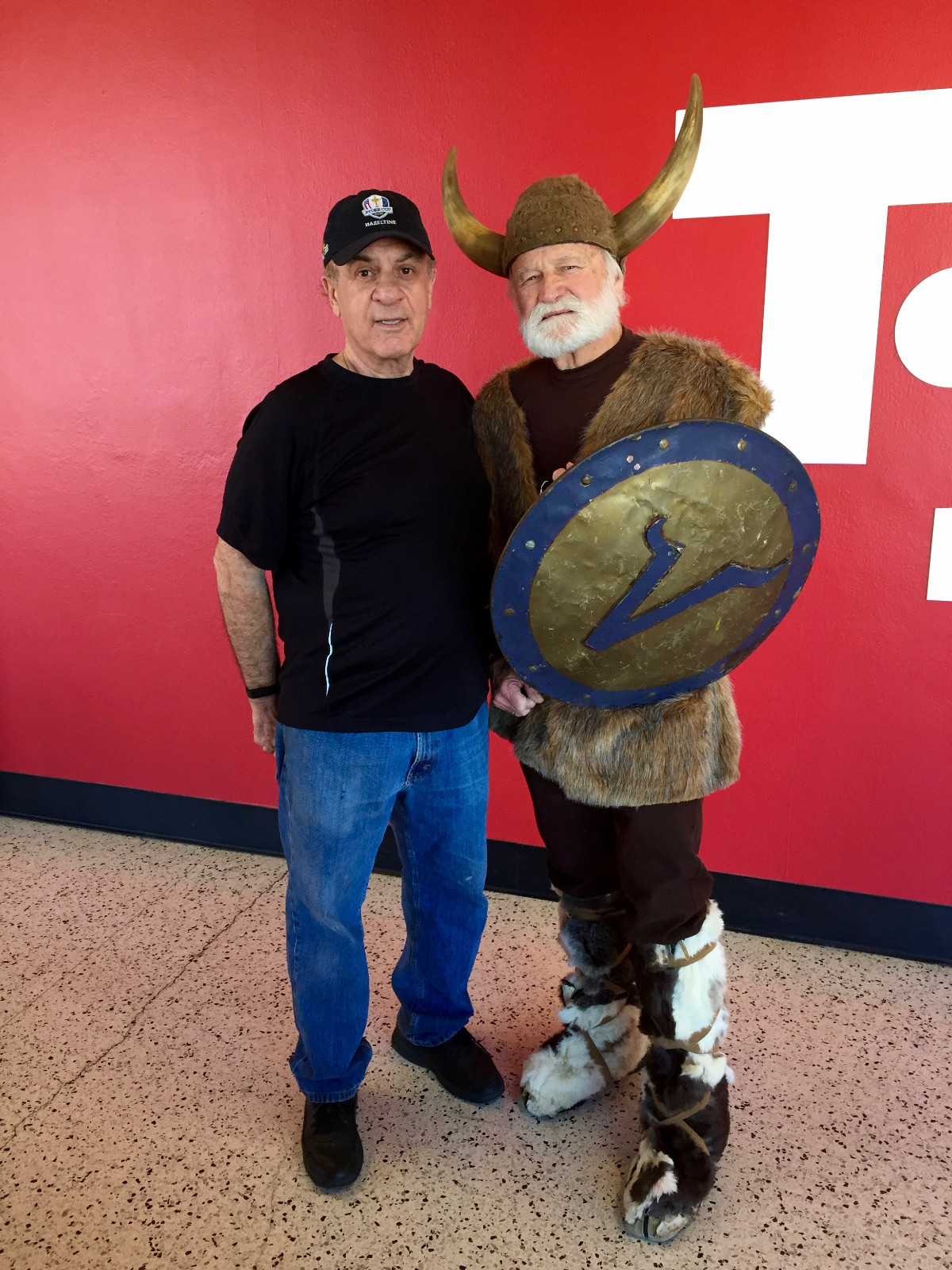 HUB MEEDS, Minnesota Vikings Original Mascot Color 8x10 #7 with COA ...