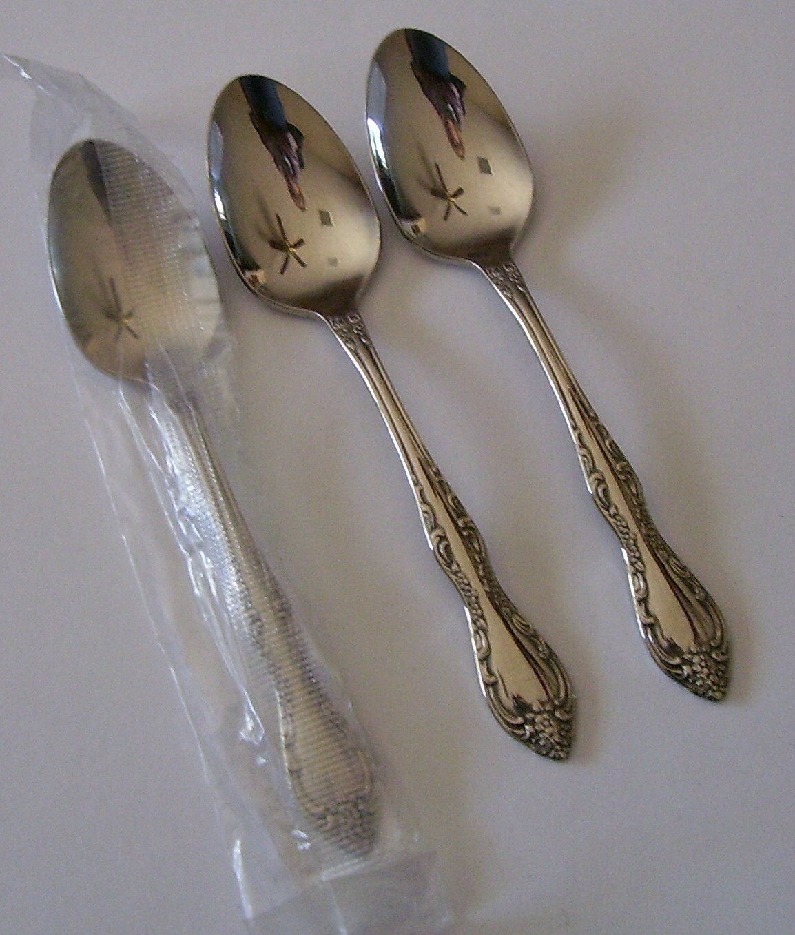 3 Teaspoon Spoon Bourbon Oneida Silver Glossy Stainless Flowers Floral ...