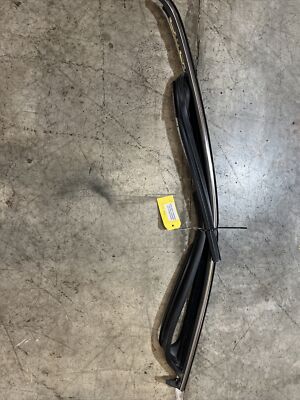 2018 Jeep Cherokee Left Front Door Scalp Molding Window Run Channel sb ...