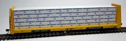 HO Roundhouse TTPX 82435 60ft Bulkhead Flat Car with Plywood Load ...