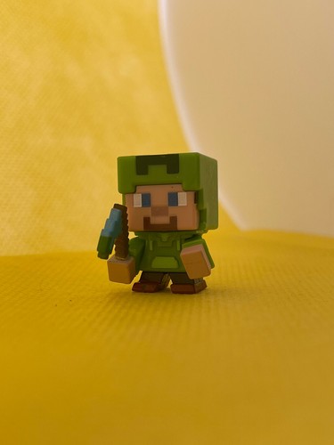 New Minecraft MINI-FIGURES Series 9 SPOOKY - STEVE ( WITH CREEPER ...