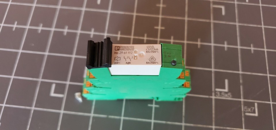 Phoenix Contact Relay Socket, 2900283 W/ Relay 2961192 / PLC-BPT-24DC ...