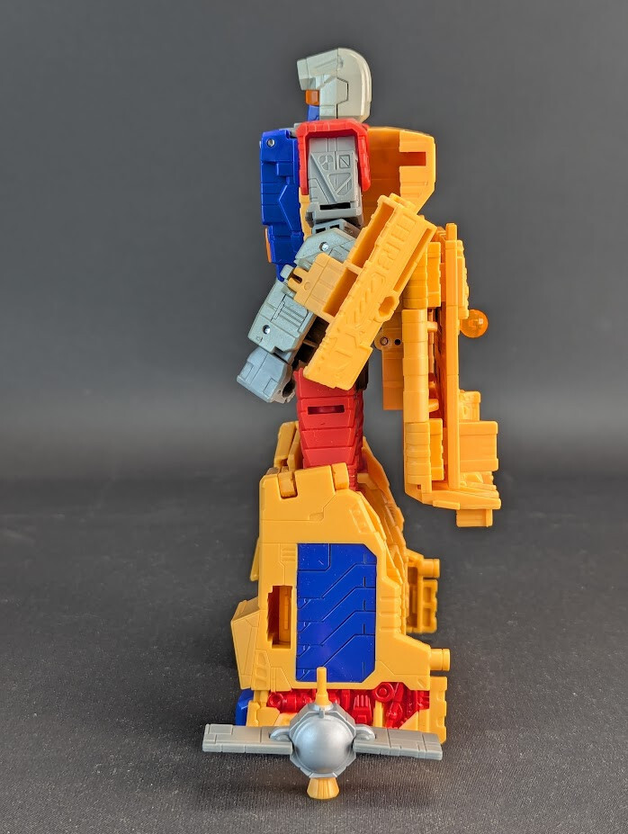 Transformers Dramatic Capture Mainframe complete Takara WFC Kingdom ...