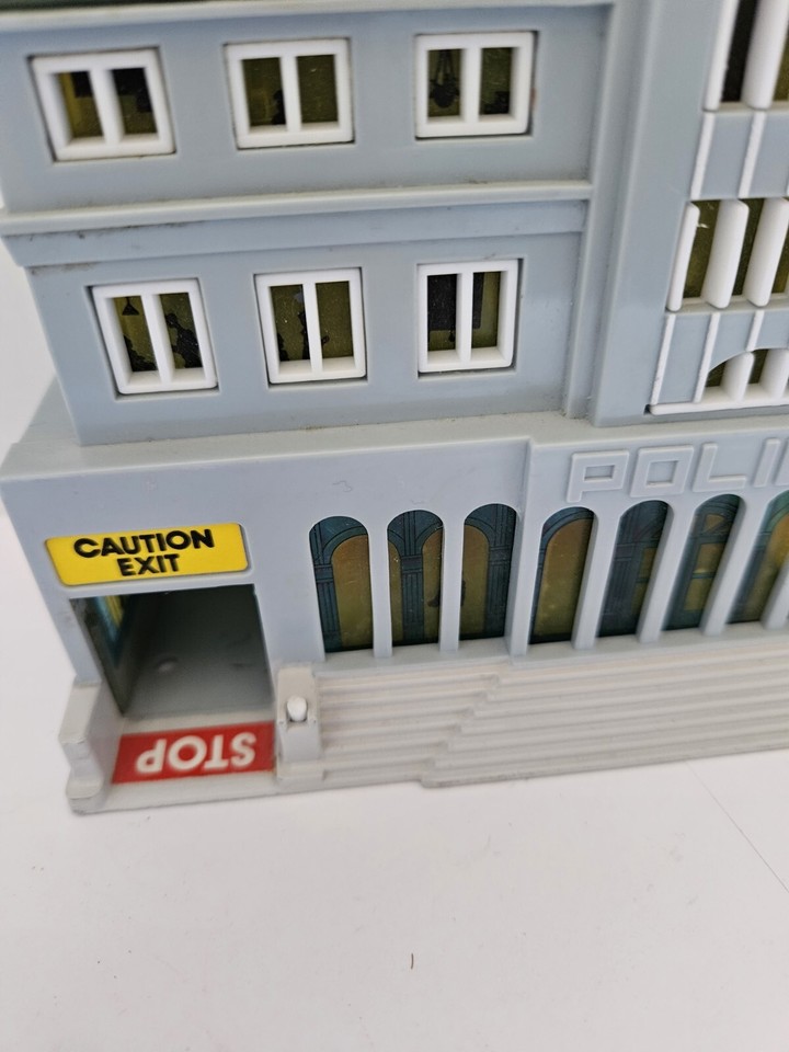 Micro Machines City Scenes Light-Up Police Building 1989 Galoob works ...