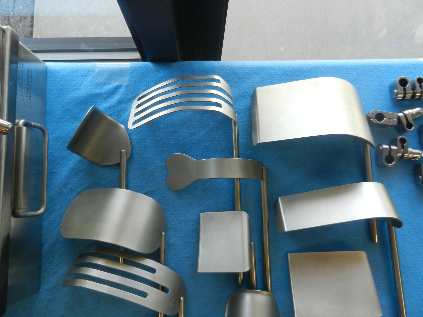 OmniTract Surgical Table Mounted Wishbone Retractor Set W/ Cases | eBay