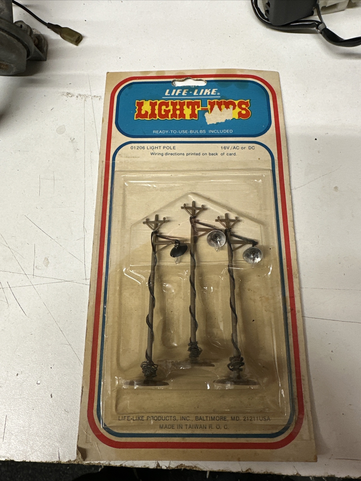 Vintage HO-Scale Life Like Light Ups Street Light Telephone Poles #1206 ...