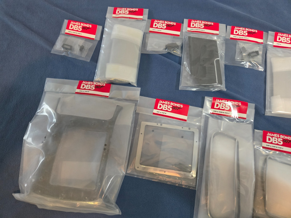 EAGLEMOSS 1/8 ASTON MARTIN DB5 JAMES BOND 007 COMPLETE KIT ISSUES/PARTS ...