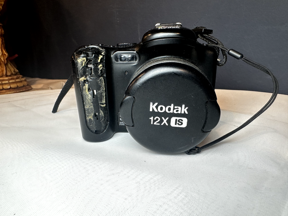 Kodak EasyShare P850 with charger and case Included 41773928832| eBay