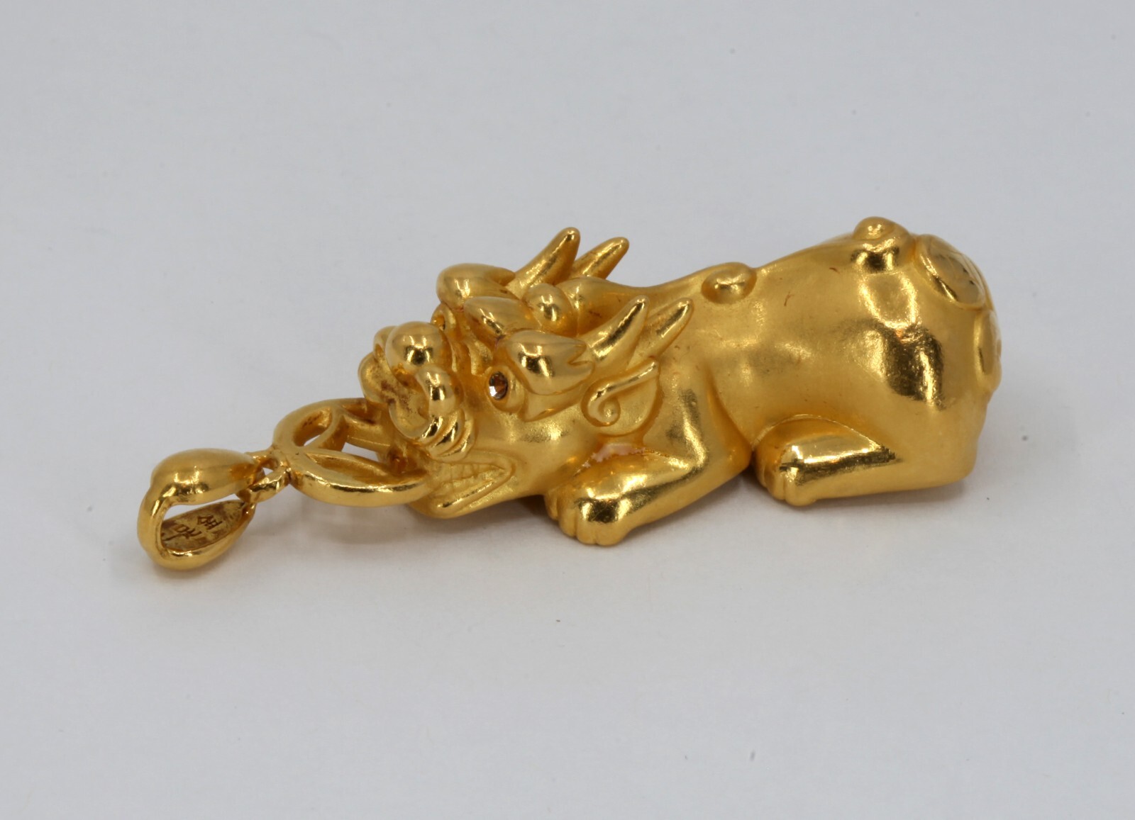 24K Solid Yellow Gold Pi Xiu Pi Yao 貔貅 Charm Hollow Pendant 12.1 Grams ...