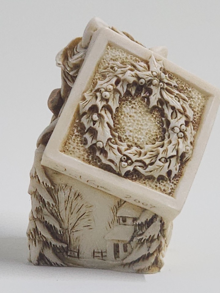 Harmony Kingdom art Neil Eyre Designs Christmas Cat Purrfect Present | eBay