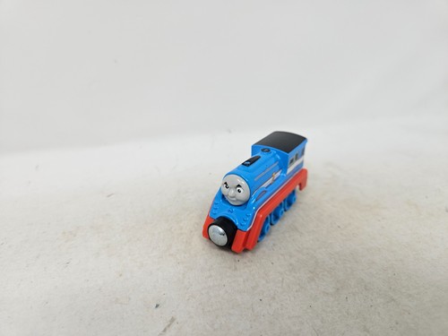 Thomas & Friends Diecast Streamlined Thomas Take Along N Play Tank ...