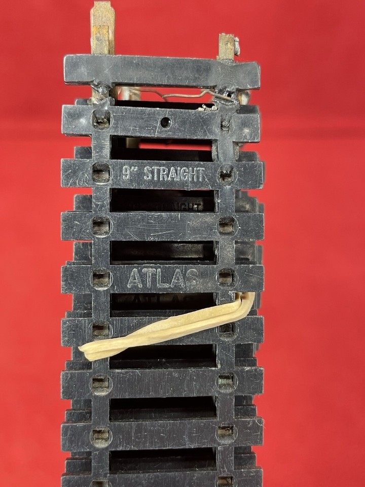 Lionel-Gilbert-Ho-Revell & Atlas Train Set Lot Engine- Towers-Building ...