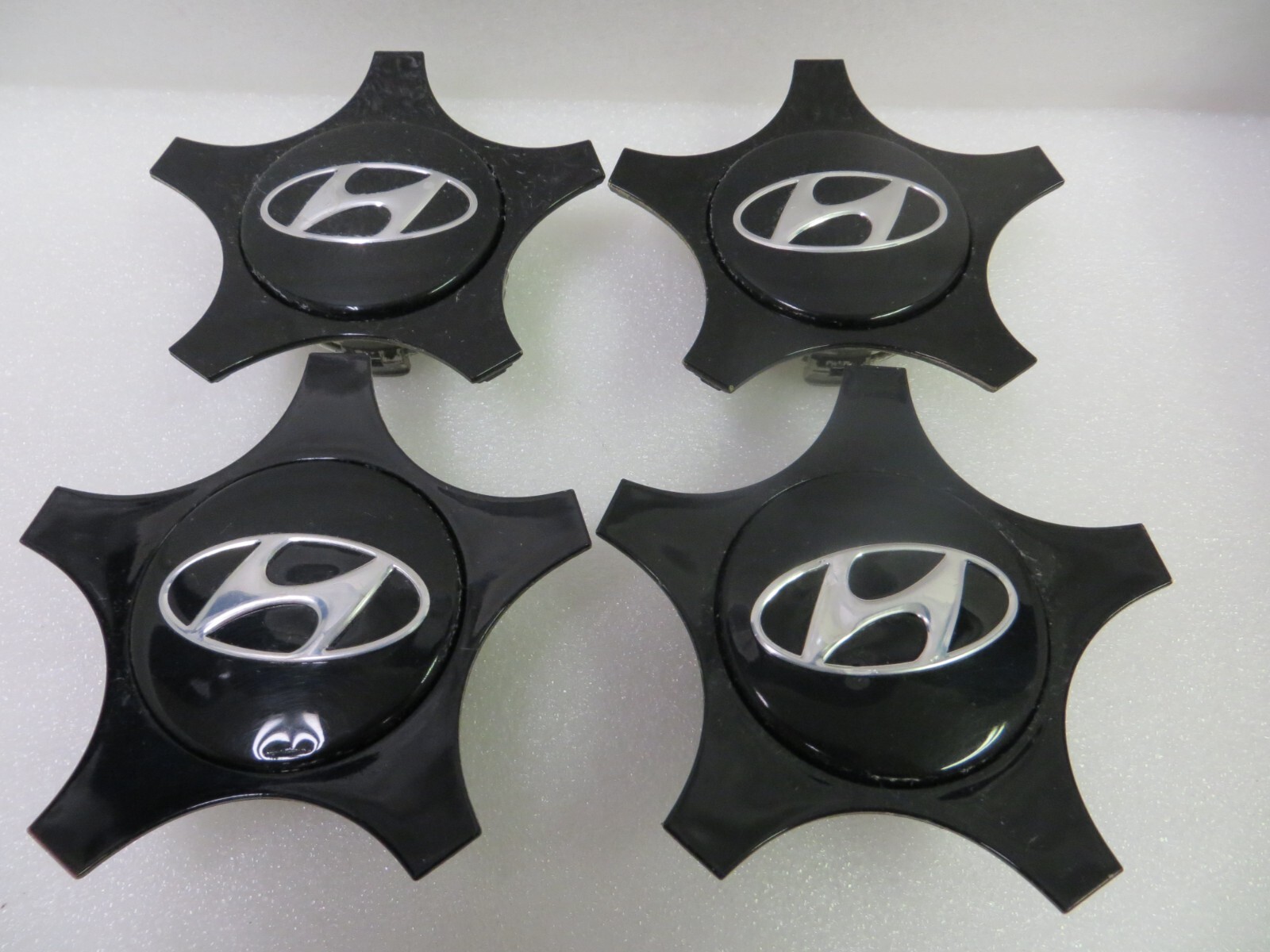 HYUNDAI VELOSTER 2012-2017 BLACK CENTER CAPS - SET OF 4 - 70813 - OEM ...