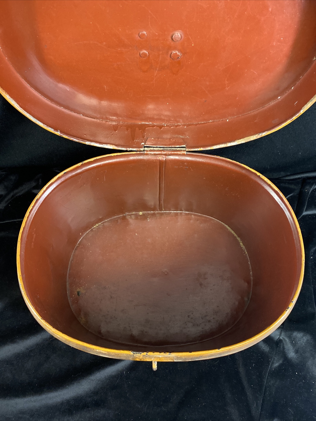 ANTIQUE RARE ENGLISH 1800'S METAL HAT BOX, LARGE & OR… - Gem